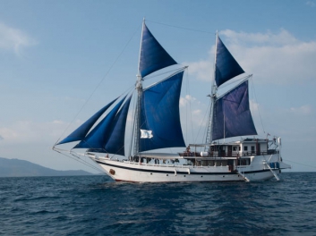 East of Flores mit der Komodo Dancer